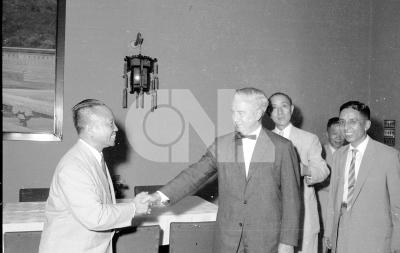 谷正綱理事長茶會招待美國基督教觀察社理事藍杜將軍（GEN. RUSSELL RANDALL）| 國際 | 中央社影像空間