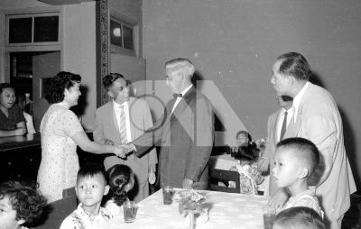 谷正綱理事長茶會招待美國基督教觀察社理事藍杜將軍（GEN. RUSSELL RANDALL）| 國際 | 中央社影像空間