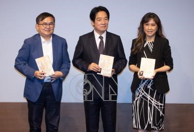 Kolas新書發表會 賴清德、劉櫂豪出席合影| 政治 | 中央社影像空間