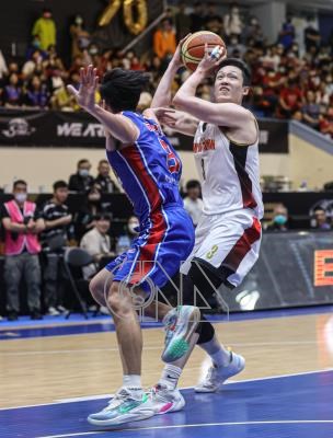 SBL總冠軍賽第4戰 台銀陳侑昫進帳15分| 運動 | 中央社影像空間