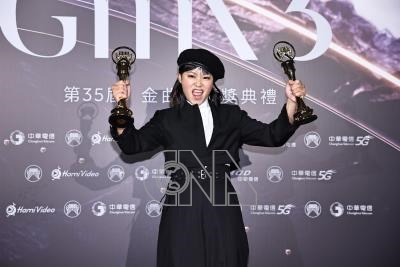 金曲35 Makav真愛開場就奪2獎（1）| 娛樂 | 中央社影像空間