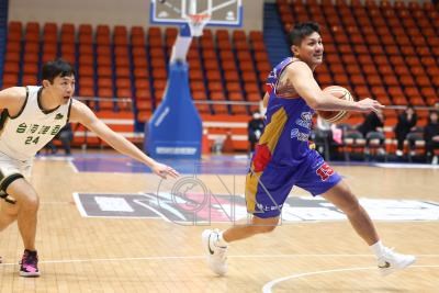 SBL開打 裕隆周士淵續戰新球季（2）| 運動 | 中央社影像空間